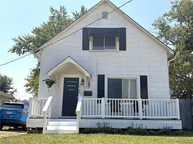 274 Bon Air Ave, Elyria, OH 44035