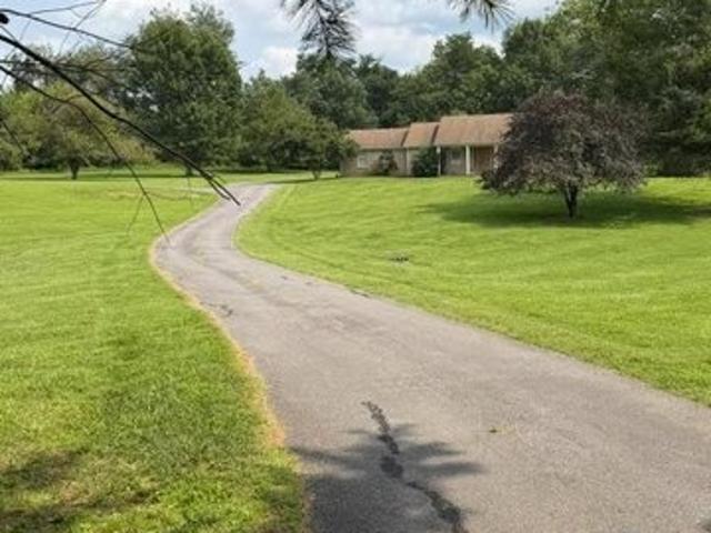 274 Dogwood Manor Dr, Shenandoah Junction, WV 25442