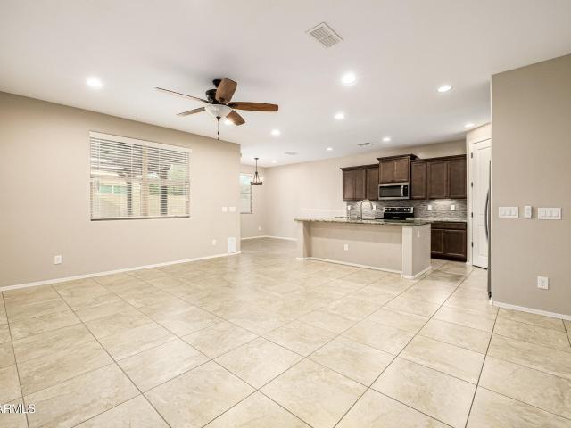274 E Vicenza Dr, San Tan Valley, AZ 85140 | Compass