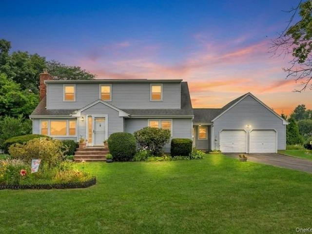274 Johnson Ave, Sayville, NY 11782