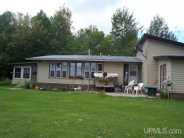 274 N Angeli Rd, Iron River, MI 49935