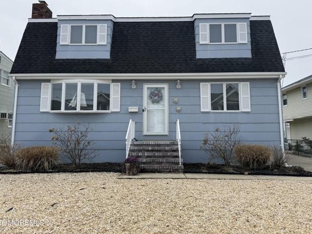 274 S 1st St, Surf City, NJ 08008