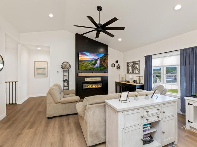 274 Weston Rd