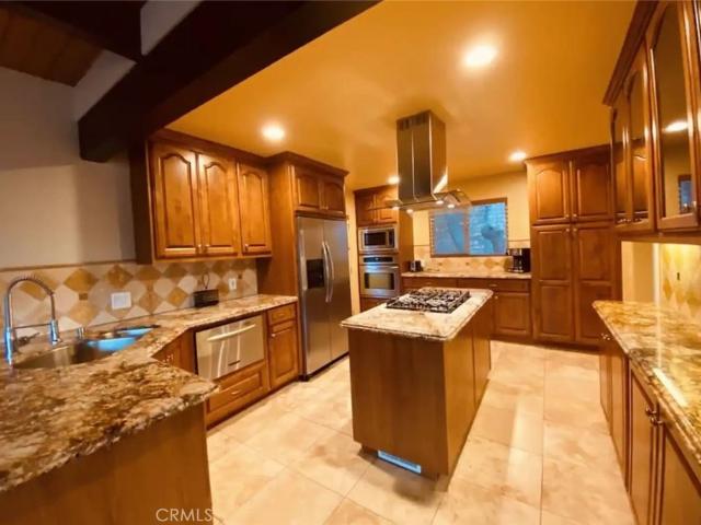 27547 Alpen Dr, Lake Arrowhead, CA 92352 | MLS #OC25131