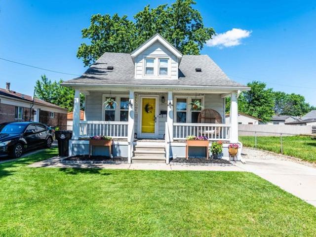 27547 Brinker St, Roseville, MI 48066