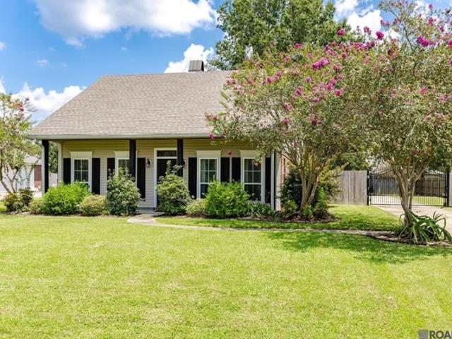 27546 Tall Oaks Dr, Walker, LA 70785