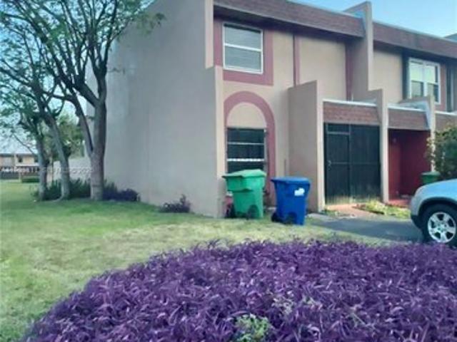 2754 NW 196th St, Miami Gardens, FL 33056