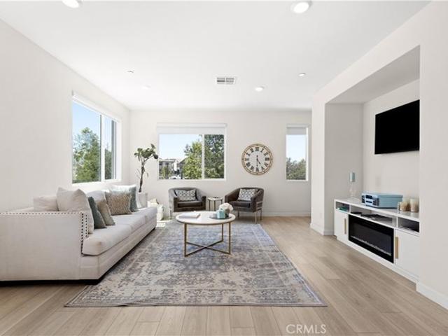 27553 Sanctuary Ct, Valencia, CA 91381