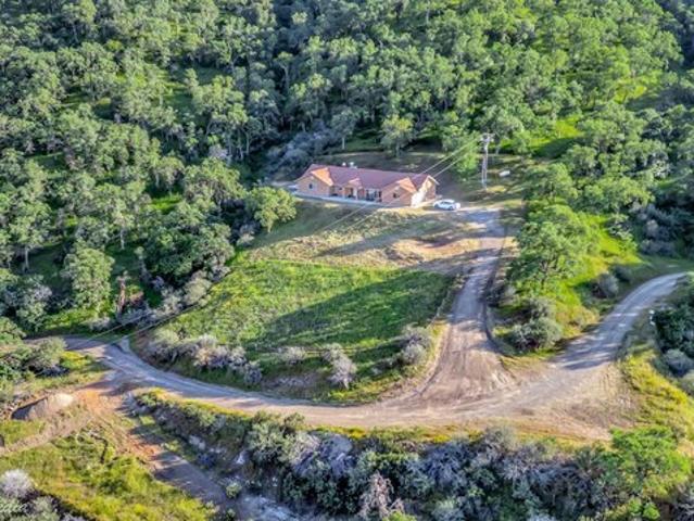 27557 Paradise Valley Ln, Clovis, CA 93619