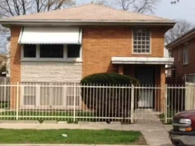 27556430 1524 N Milwaukee Ave
