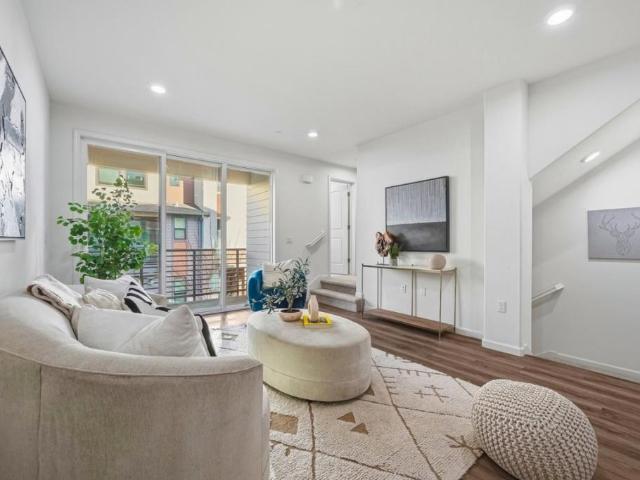 2755 Ball Place 2