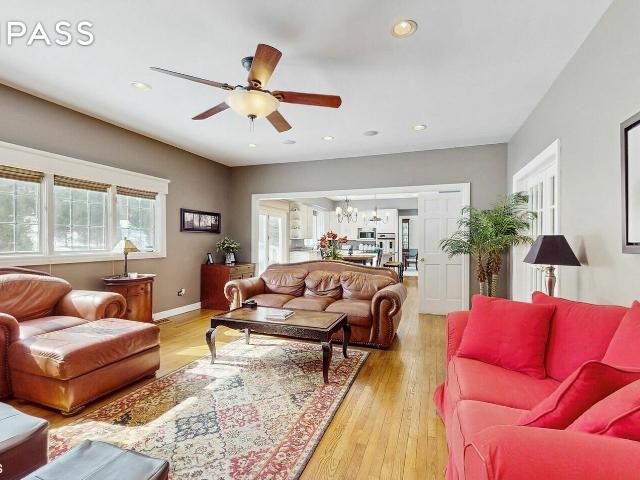 27571 W Kazimour Dr, Lake Barrington, IL