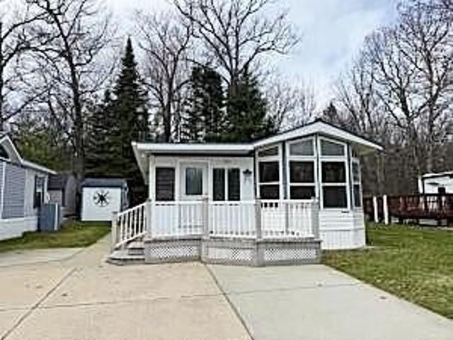 2757 Owens Dr Unit 104, Houghton Lake, MI 48629