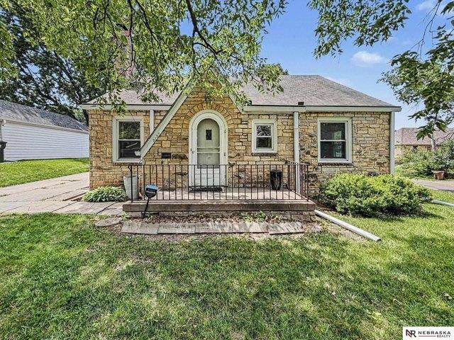 2757 S 16th St, Lincoln, NE 68502