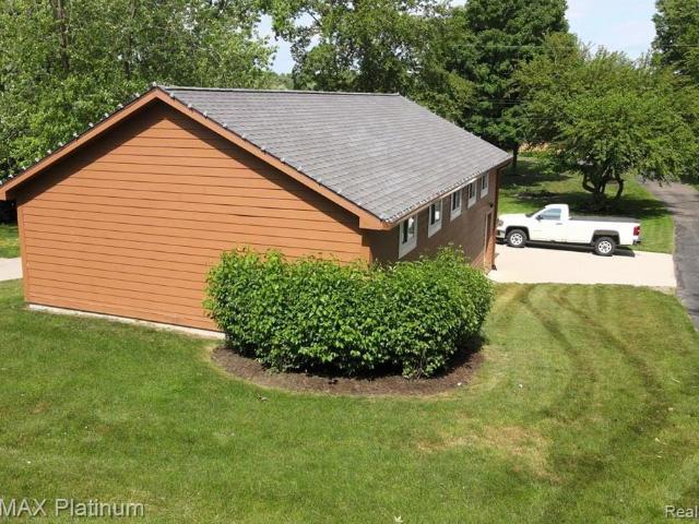 2757 S Hacker Road, Brighton, USA, MI