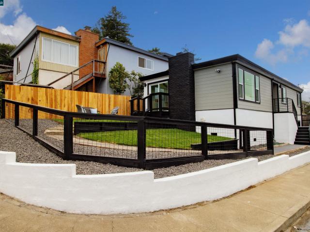 2758 Del Monte Ave