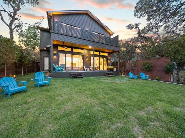 2758 Lakeshore Drive