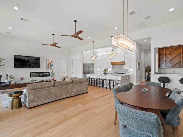 2758 Lakeshore Drive