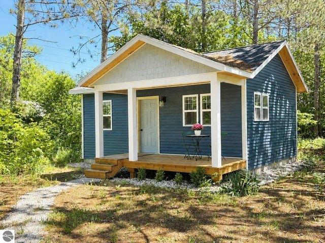 2759 North Dr, Traverse City, MI 49685
