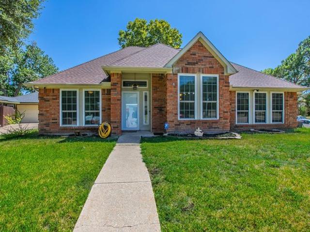 2759 Wentworth Dr, Grand Prairie, TX 75052