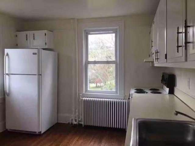 27508572 6 Carlton Ave