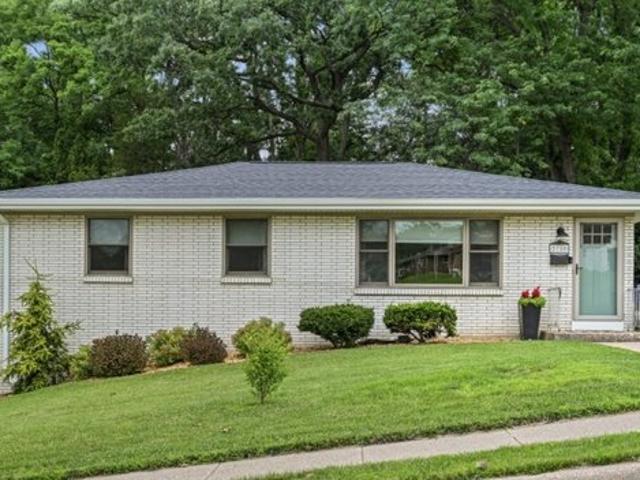 2750 N Grandview Ave, Dubuque, IA 52001
