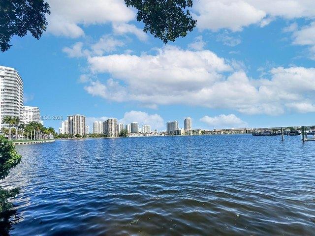 2750 NE 183rd St Apt 407, Aventura, FL 33160