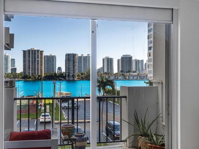 2750 NE 183rd St Apt 301, Aventura, FL 33160