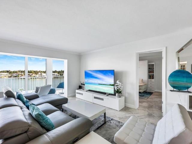 2750 Gulf Shore Blvd N, Unit 402, Naples, FL 34103 | MLS #225081