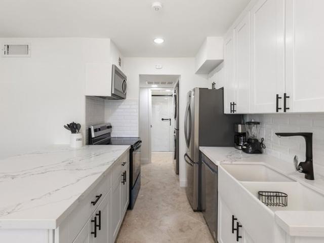 2750 Holly Hall St Apt 1111, Houston, TX 77054