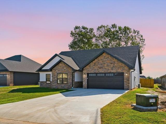 2750 S Caden Ln, Bolivar, MO 65613