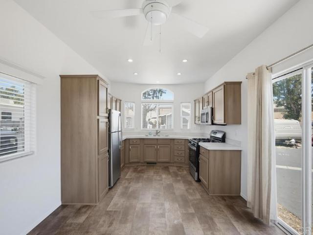 2750 W Acacia N17