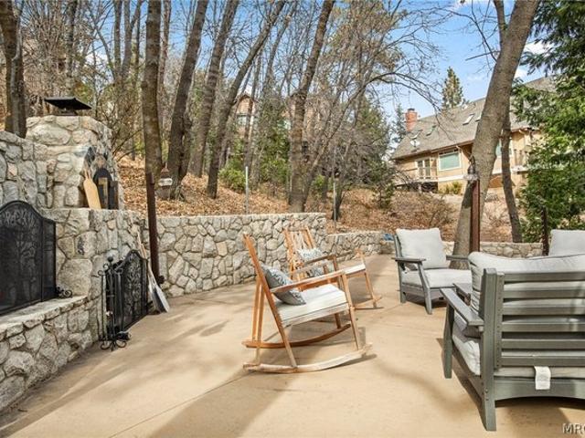 27516 W Shore Rd, Lake Arrowhead, CA 92352