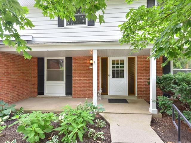 2751 N 118th St, Wauwatosa, WI 53222