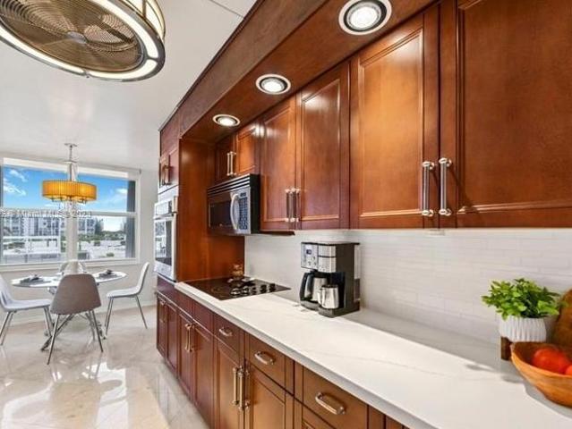 2751 Ocean Dr S #408S, Hollywood, FL 33019