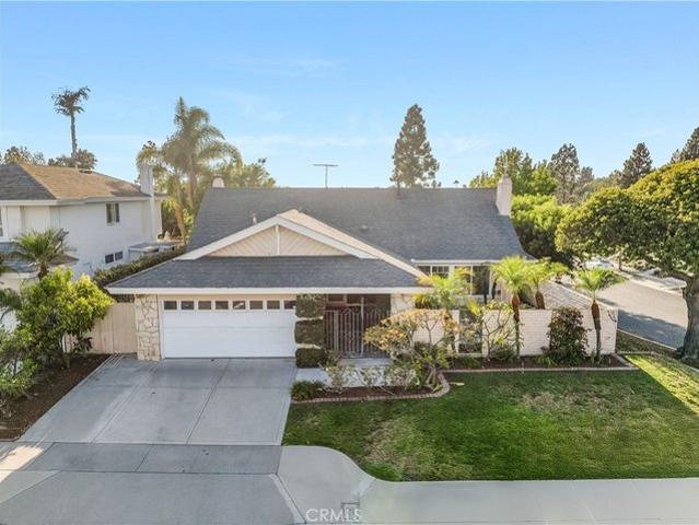 2751 Canary Dr, Costa Mesa, CA 92626