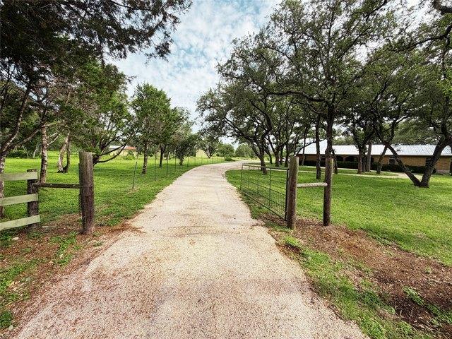 2751 River Oaks Dr, New Braunfels, TX 78132