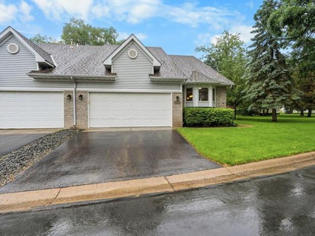 2751 Rivers Bluff Ln, Anoka, MN 55303