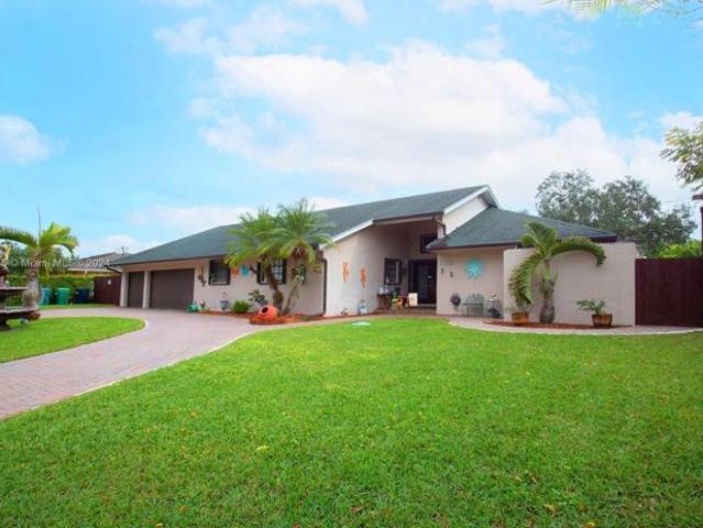 27525 SW 167th Ct, Unincorporated Dade County, FL 33031