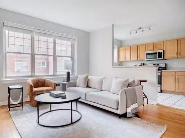 2752 Hampton Parkway, Evanston 2 Bedroom 1 Bath
