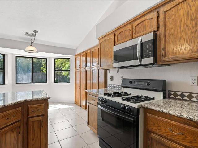 2752 Summerbreeze Place