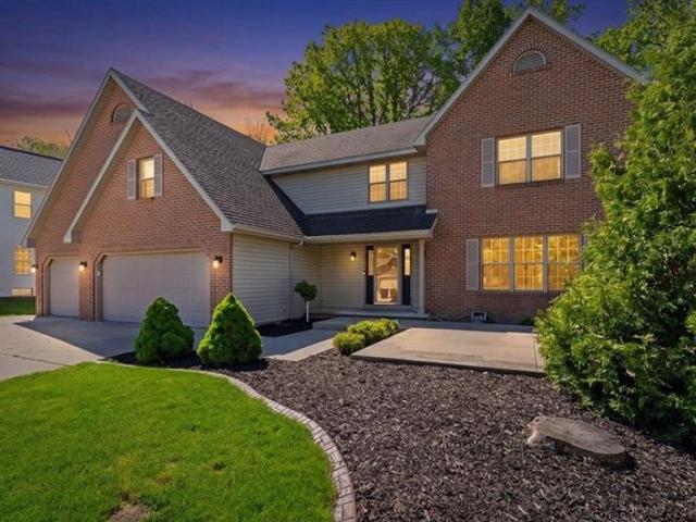 2752 Woodland Hills Ct, Green Bay, WI 54311