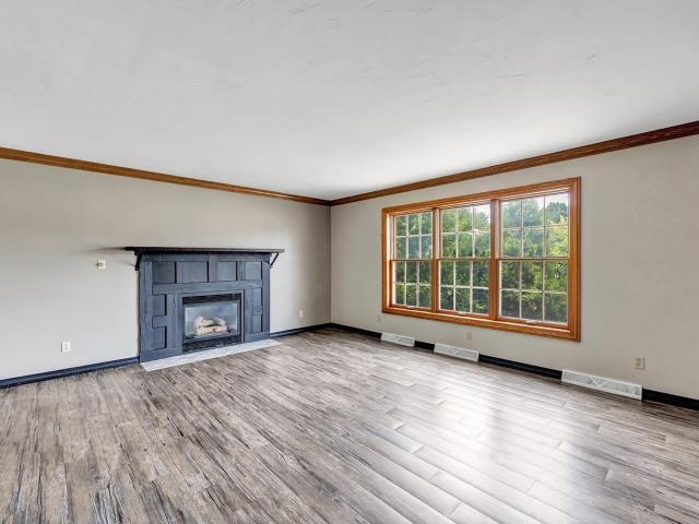 2752 woodland hills court