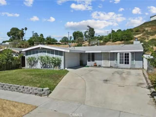 27538 CROSSGLADE AVE, CANYON COUNTRY, CA 91351 Single Family R.