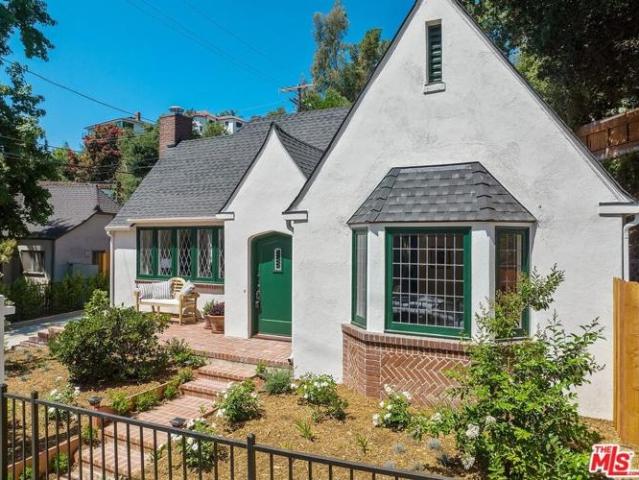 2753 N Beachwood Dr, Los Angeles, CA 90068 in Los Angeles, California