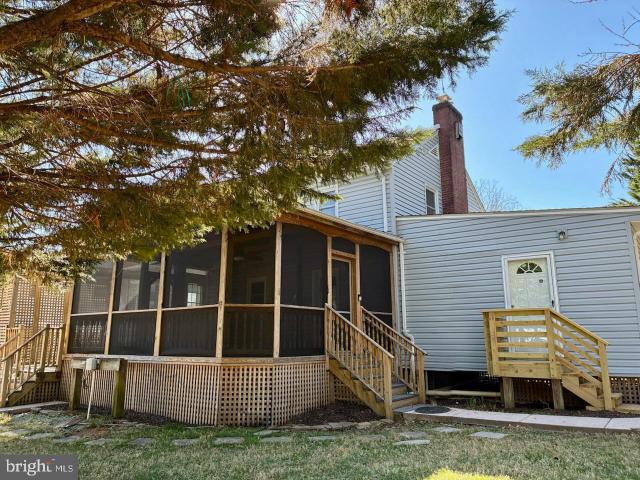 2753 Woodlawn Ave, Falls Church, VA 22042 | MLS #VAFX2299 | Compass