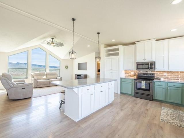275 Cutoff Rd, Picabo, ID 83348