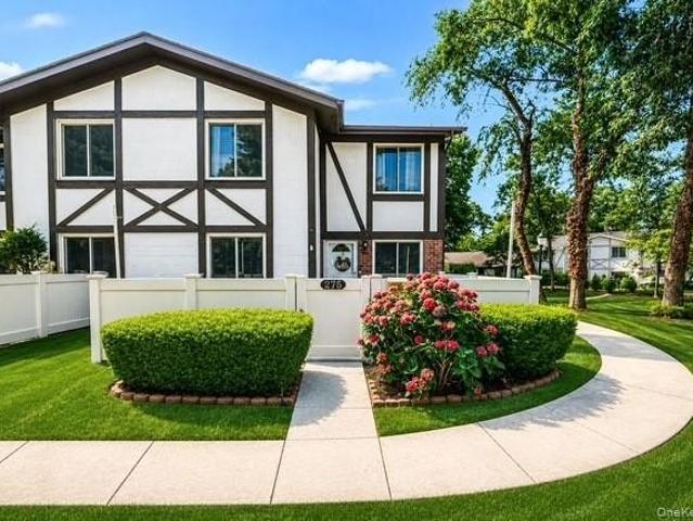 275 Birchwood Rd, Medford, NY 11763