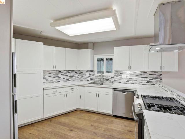 275 Burnett AVE 40