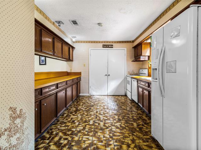 275 Edgewater Drive